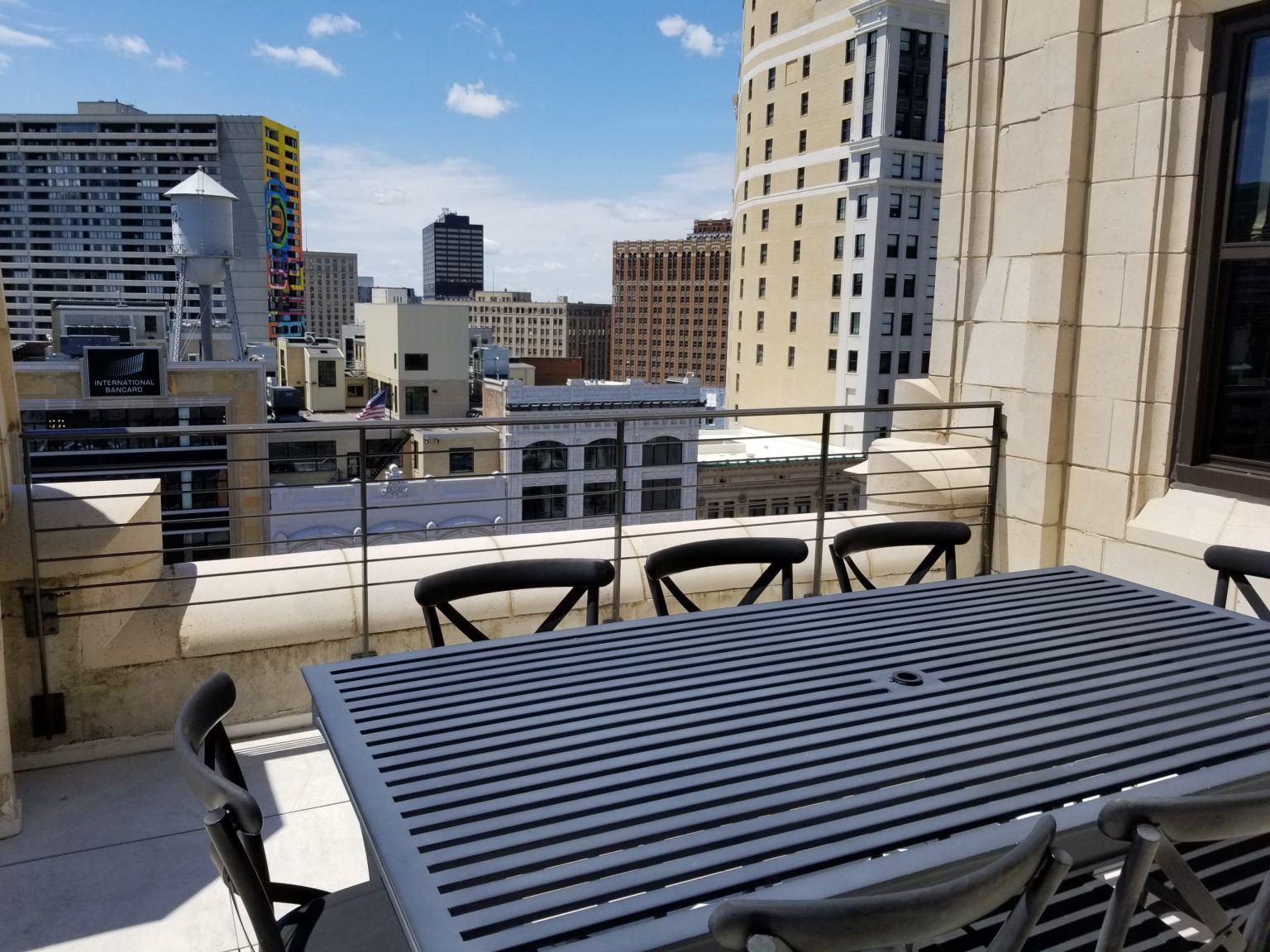 The Monarch Club – Parking, Location, and Check-in